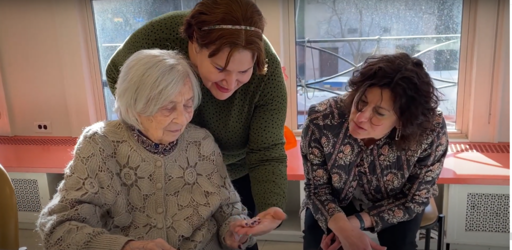 Do You Know or Care for an Older Adult with Memory Loss or Dementia?