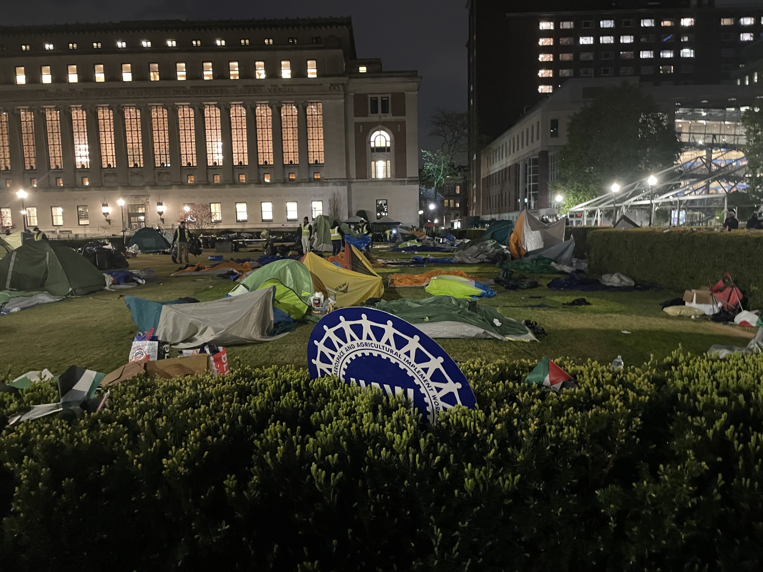 Columbia Campus Remains Locked Down After Police Raid Ends Protest ...