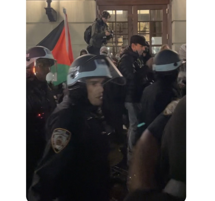 Columbia Campus Remains Locked Down After Police Raid Ends Protest ...
