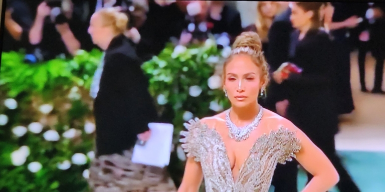 Jennifer Lopez Photo Bombs Gale Brewer At Met Gala