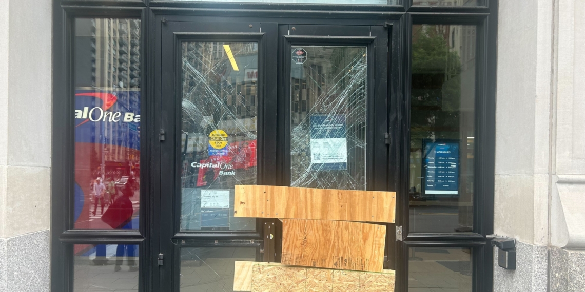 'Mrs. Maisel' Scene Brings New Customers to a Classic UWS Bar; ‘The ...