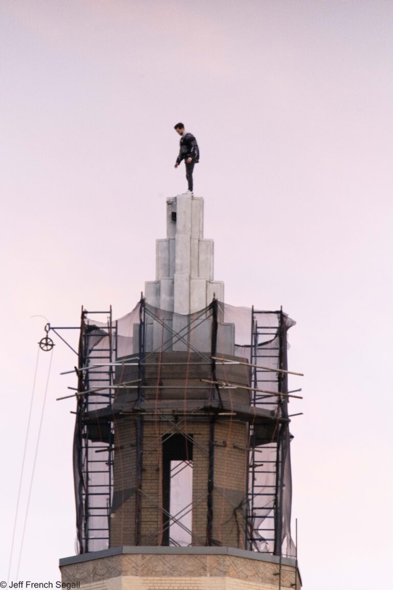 UPDATE: 2 Men Climb Towers of Iconic UWS Building: Captured in Stunning ...