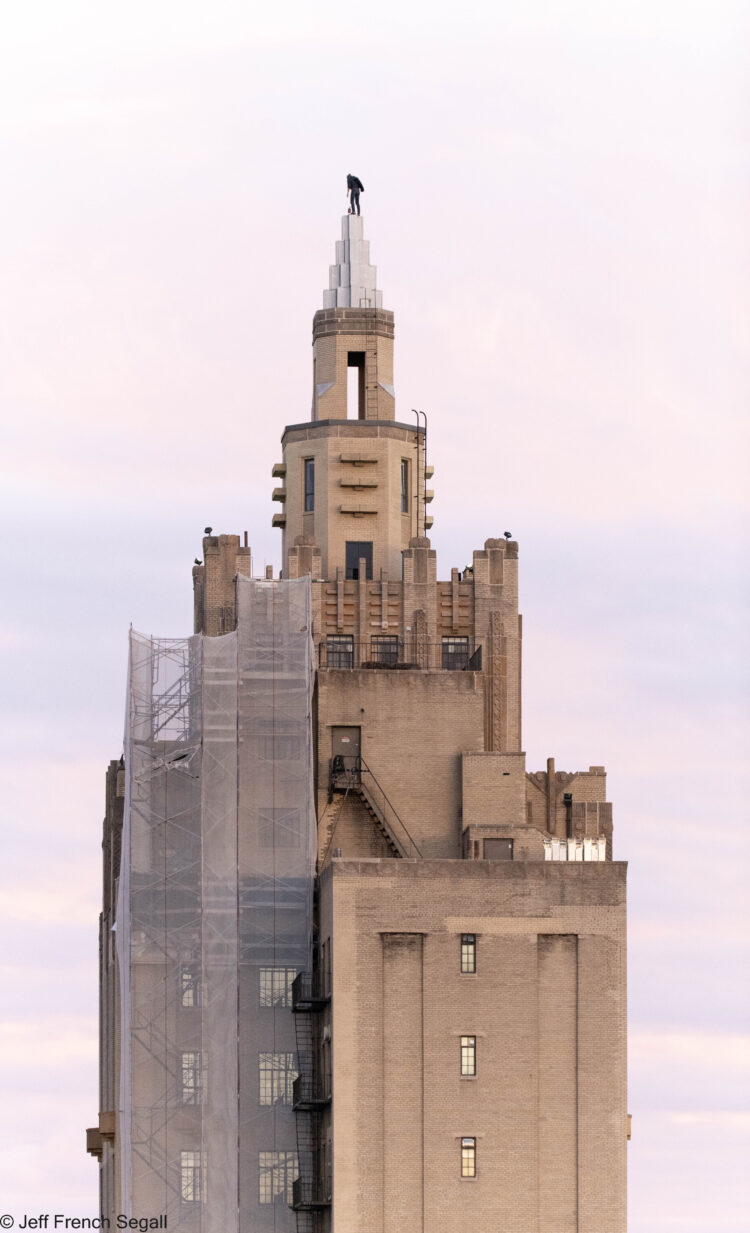 UPDATE: 2 Men Climb Towers of Iconic UWS Building: Captured in Stunning ...