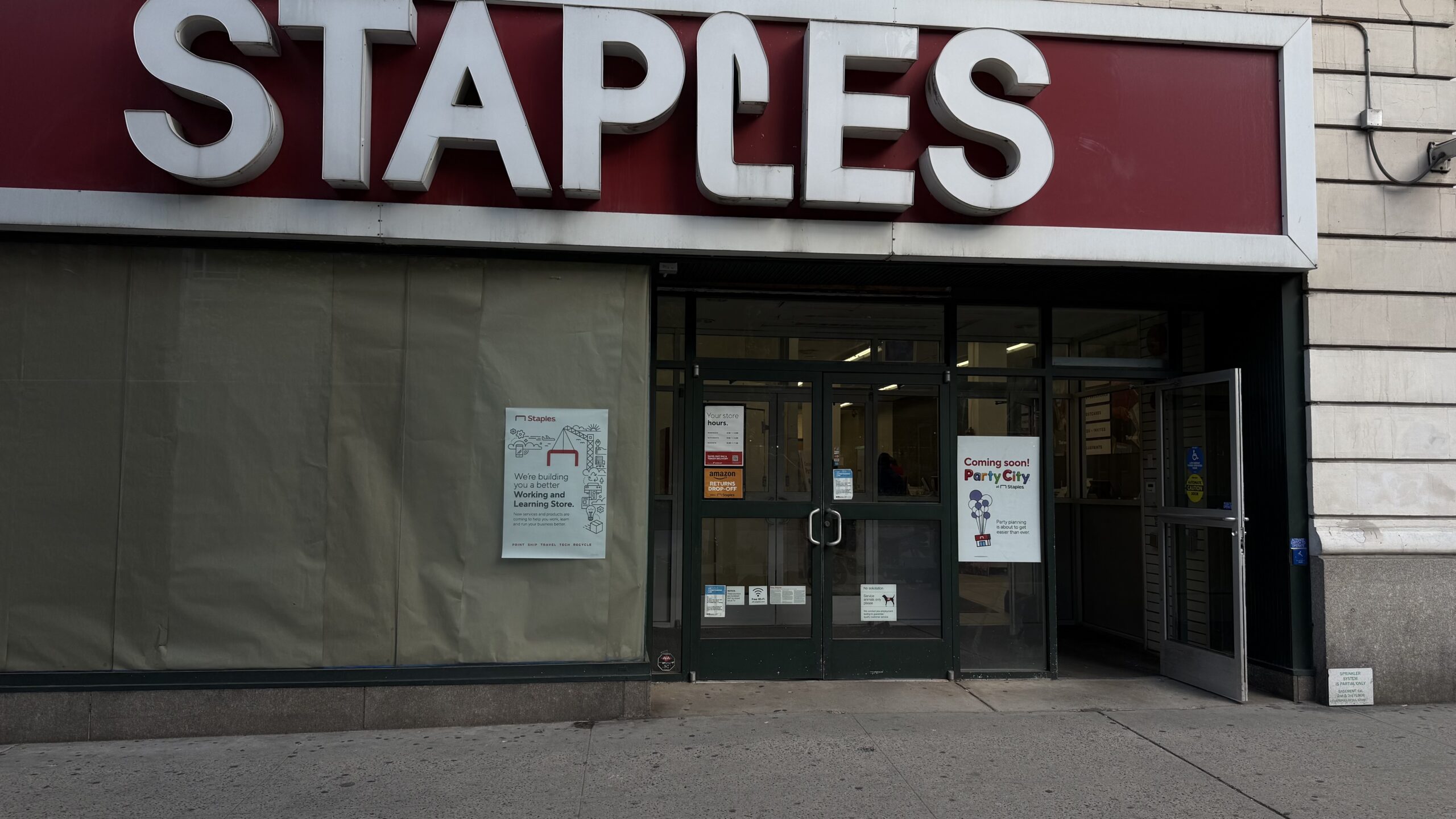 Openings & Closings: Collars & Co.; Neuhaus; Luckin Coffee; West Side ...